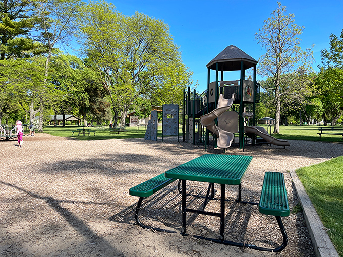 Summer sidewalk strolls in Cedarburg reveal the Stagecoach Inn, where history buffs and wine lovers find common ground and uncommon charm.