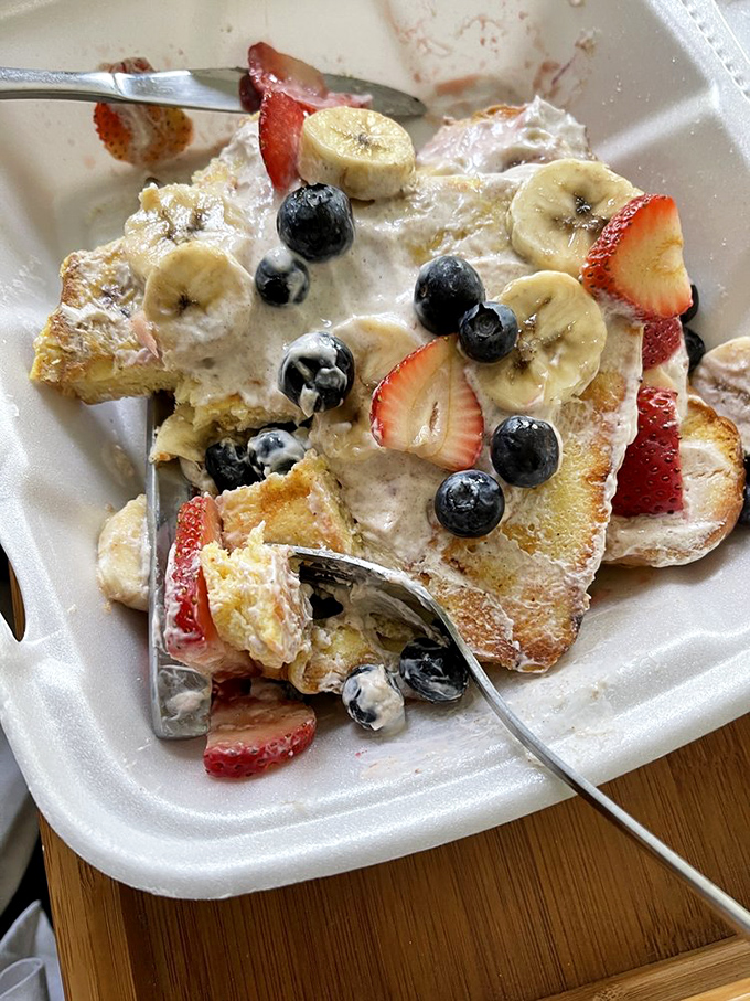 Fruit-topped French toast that makes you question why anyone would ever skip breakfast. Sweet redemption on a plate.