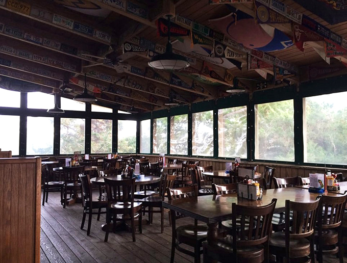 The screened porch at Howard's offers the perfect island dining equation: ocean breeze + ceiling fans + cold drinks = the mathematics of vacation bliss.