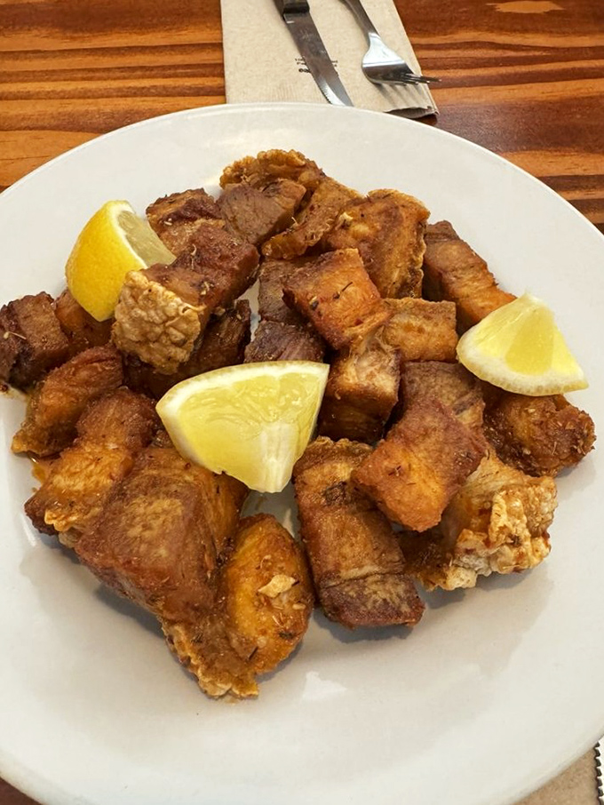 Pork belly cubes with lemon wedges – like meat candy for grown-ups, with citrus standing by for when richness needs a time-out.