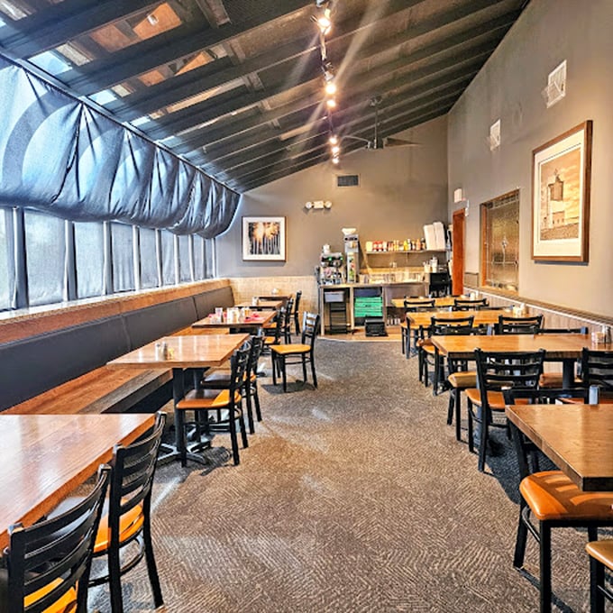 The dining room&mdash;where breakfast dreams come true and strangers become friends over shared appreciation of perfectly cooked eggs.