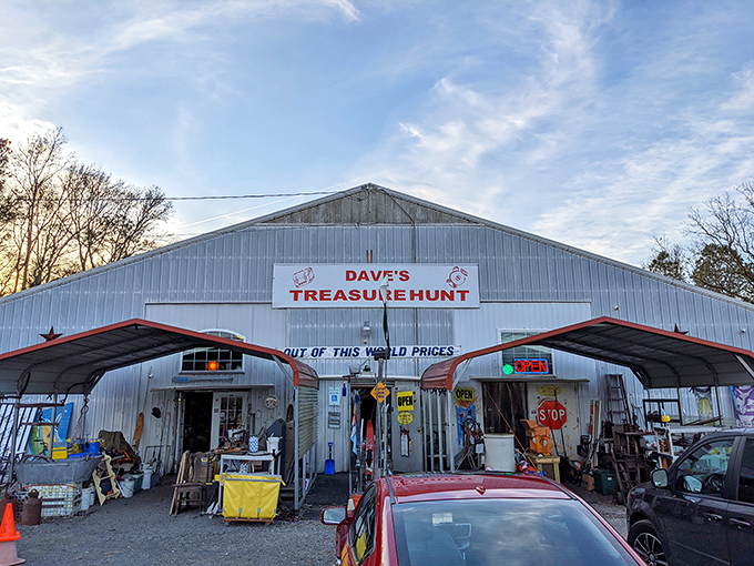 Dave's Treasure Hunt doesn't need fancy frills&mdash;just a metal building filled with enough potential treasures to make American Pickers weep with joy.