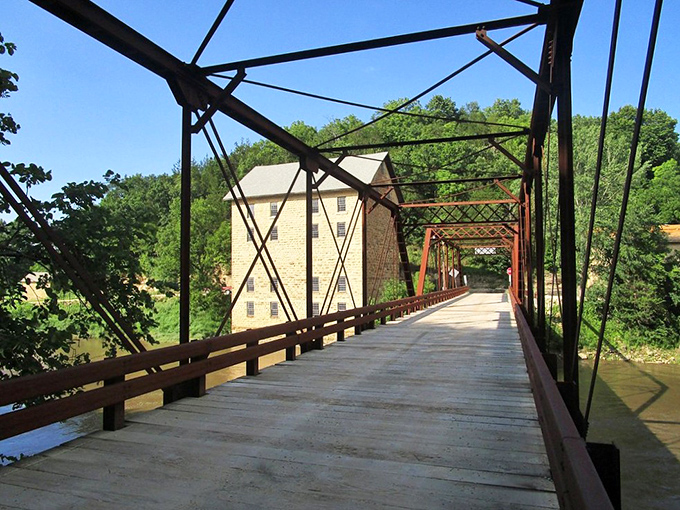Elkader's historic brick building stands proud, like that one friend who refuses to change their hairstyle since 1975. Gloriously stubborn!