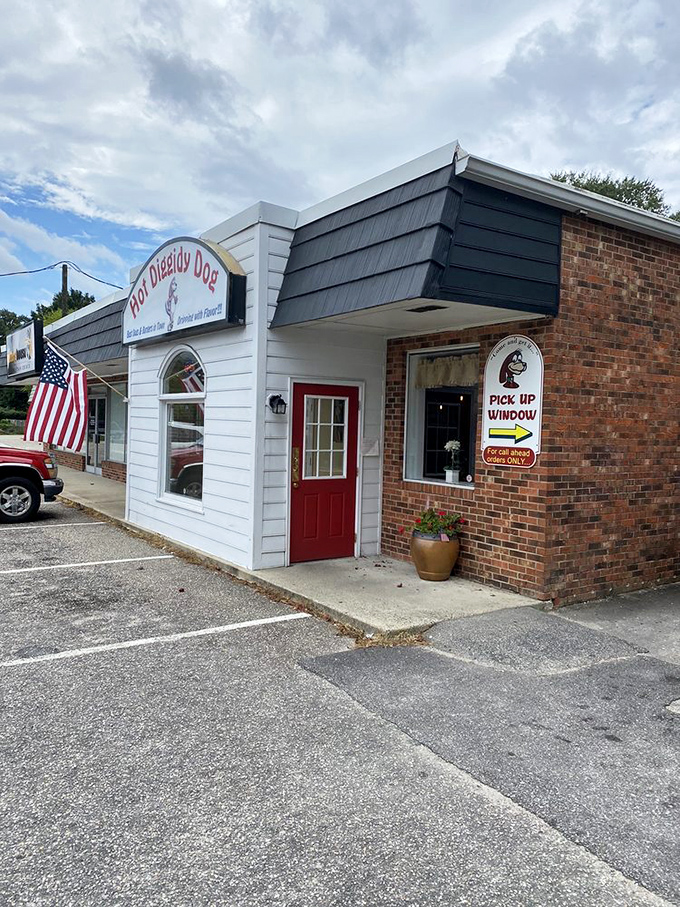 Hot Diggidy Dog's charming brick-and-white exterior looks like it was designed by someone who truly understands the joy of eating.