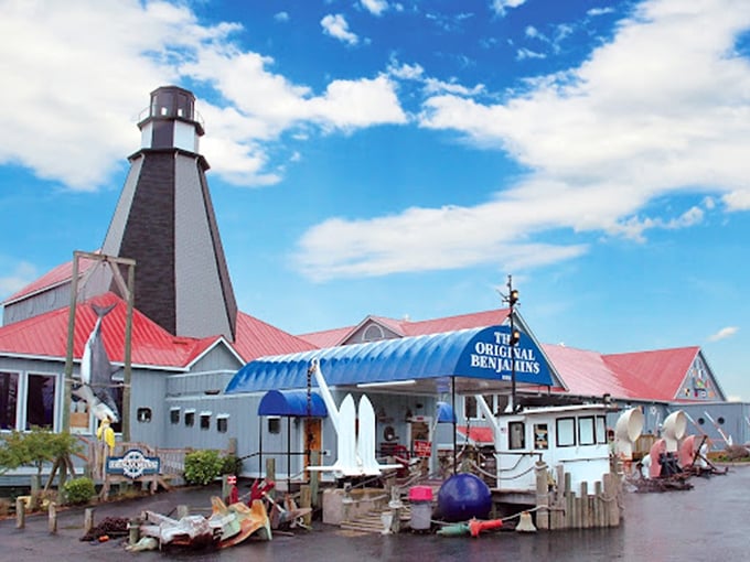 It's not just a restaurant, it's a landmark! Benjamin's lighthouse guides hungry seafood lovers like a nautical North Star.