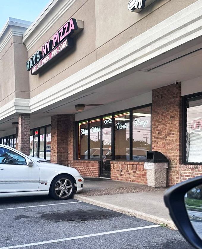Ray's bold sign makes a promise that New Yorkers would scrutinize and Virginians celebrate&mdash;authentic NY pizza by the beach.
