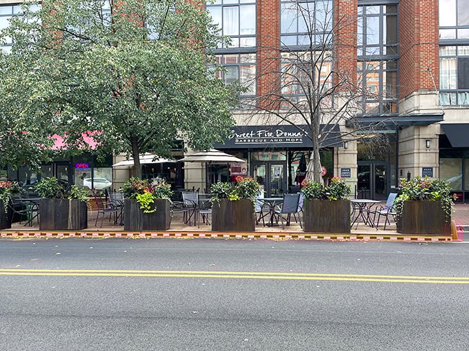 Sweet Fire Donna's sidewalk seating offers urban barbecue with a view. Those planters aren't just pretty &ndash; they're witnesses to countless "mmm" moments.