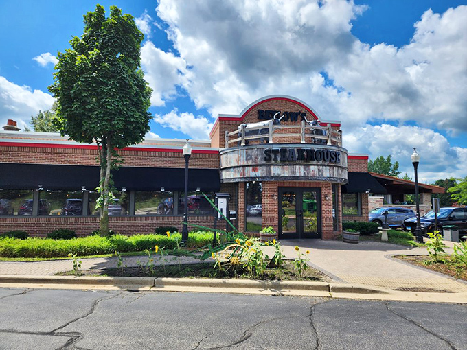 Sunshine and serious steak cred. This Lake Zurich landmark connects farm heritage to your fork with flavor that speaks volumes.