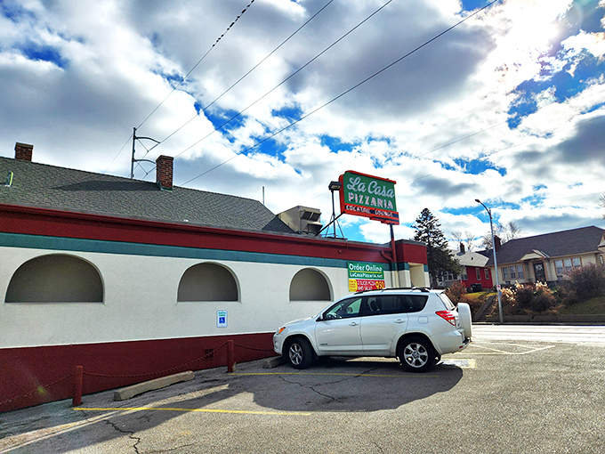 La Casa Pizzaria (signage): "Where 'cocktail lounge' and 'pizzaria' together promise the perfect evening. Old-school cool lives on."