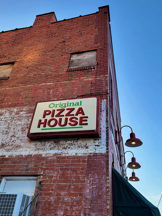 Those vintage red lamps aren't just for show &ndash; they're warming up your slice of Ambridge pizza heritage.