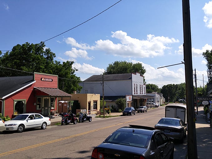 Art galleries and specialty shops line Stockholm's riverside main drag. The Mississippi provides the soundtrack for your treasure hunt. 