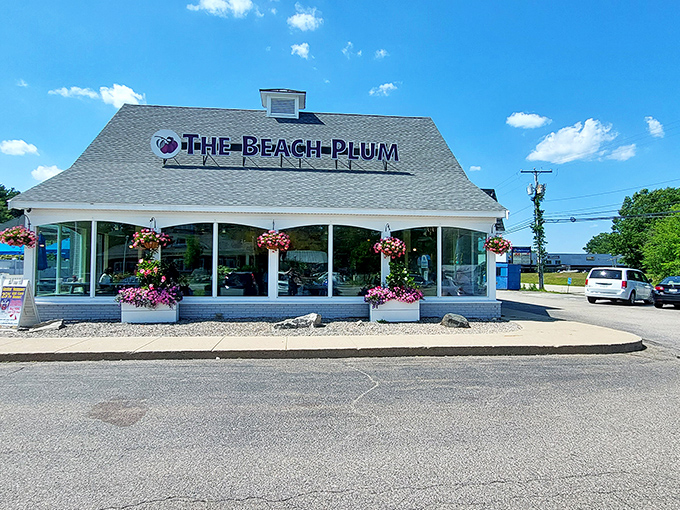 Behind those pristine windows lies seafood so good, you'll contemplate moving to Portsmouth. Housing prices be damned.