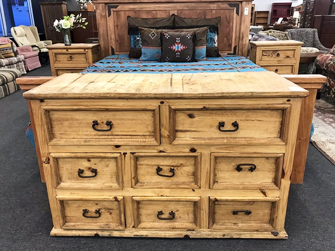 Southwestern flair meets rustic charm in this bedroom display that would make any HGTV host stop mid-sentence with envy.