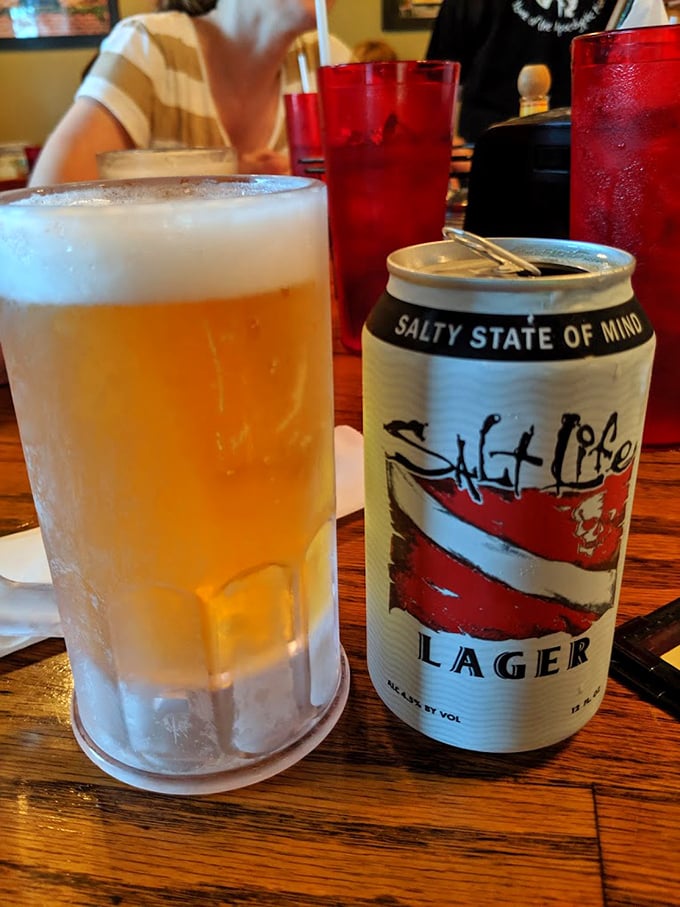 Nothing pairs with pizza like an ice-cold beer in a frosty mug. This Salt Life lager is practically begging to meet your pepperoni.