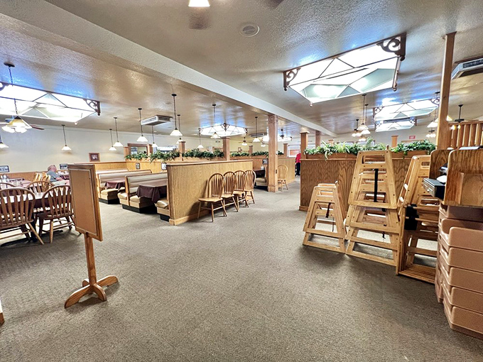 The dining room waits patiently for its next round of happy customers. Those high-backed booths have heard decades of satisfied sighs.