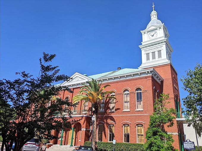 If buildings could talk, this courthouse would be the town historian with the best gossip. That clock tower has witnessed it all.