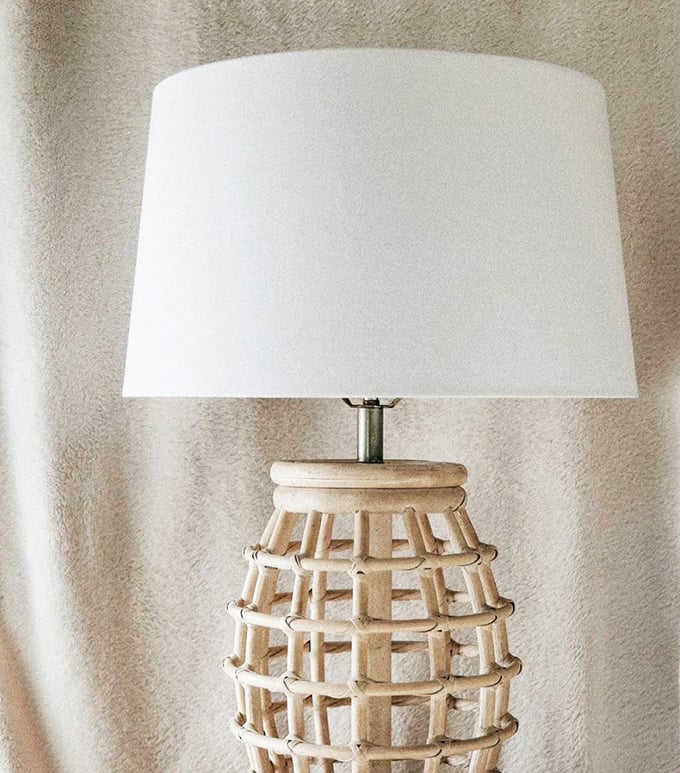 This woven lamp base didn't end its story at someone's curb—it's just waiting for the right person to give it a second chapter.