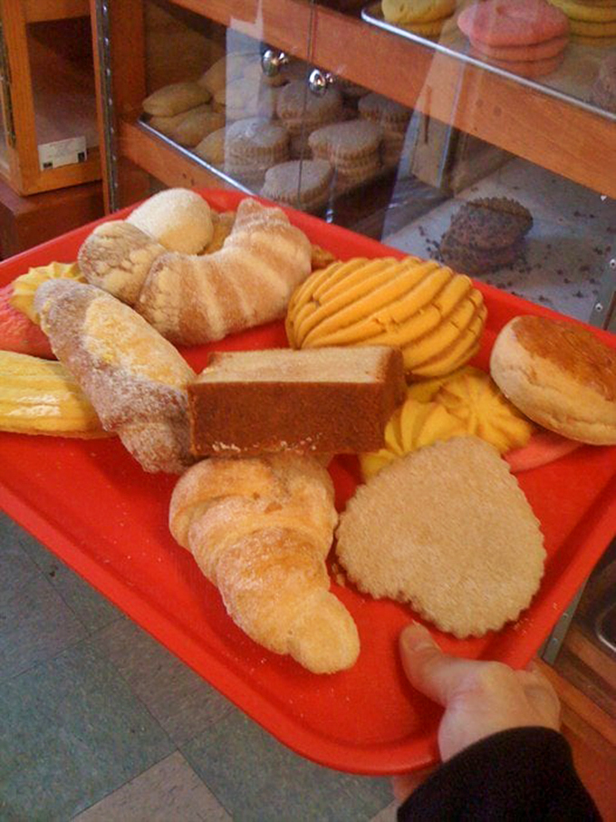 The original sign proudly displays Diana's specialties. Like a delicious billboard from heaven, it's been guiding hungry souls for years.