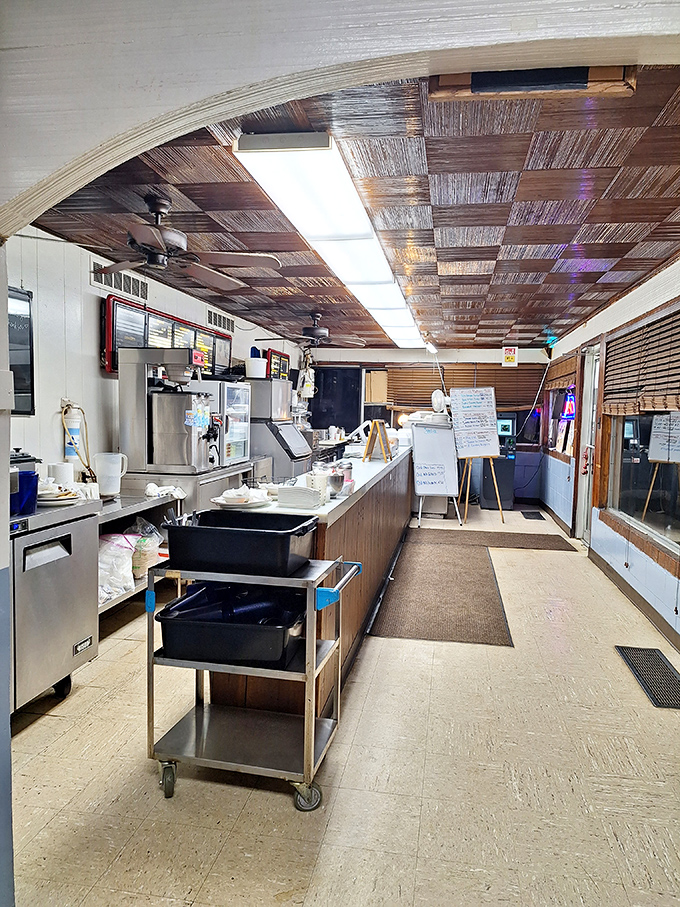 Behind this counter, magic happens without fanfare. No molecular gastronomy, just decades of know-how and genuine hospitality.