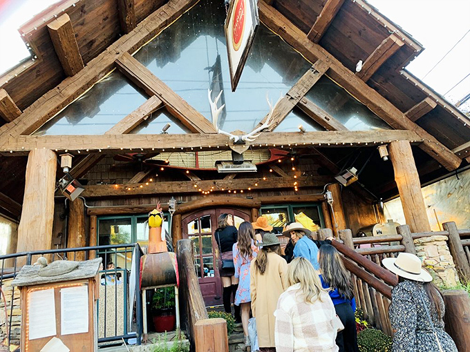 The entrance says it all: "Come as strangers, leave as friends." Twinkling lights and timber beams welcome visitors into the mountain dining experience.