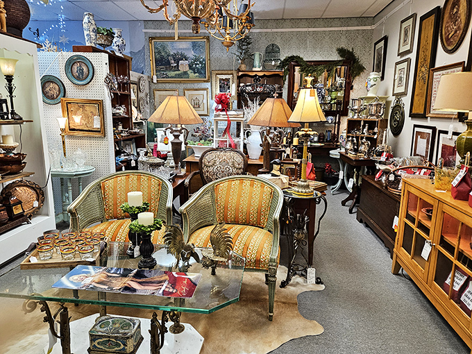 A living room frozen in time. Those chairs have probably hosted more interesting conversations than most talk shows.