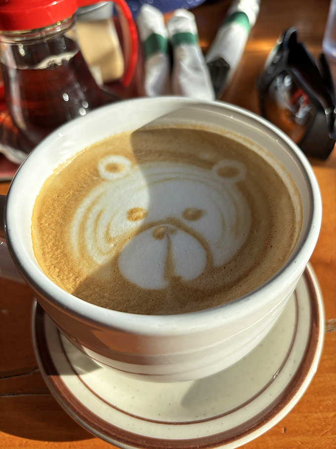 Even the latte bears witness to Polly's attention to detail. A caffeinated teddy bear greets you, making morning mathematics simpler: coffee + art = joy.