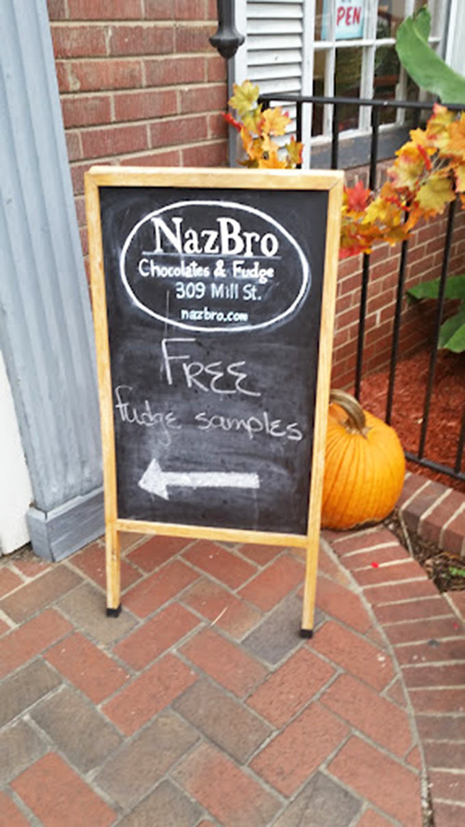 "FREE fudge samples" might be the three most beautiful words in the English language. This sign has saved many a hangry relationship.