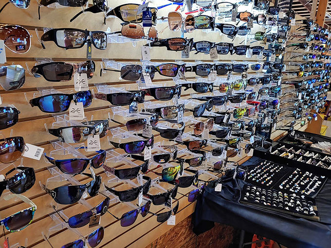 Sunglasses, sunglasses everywhere, but which pair will transform you from ordinary shopper to mysterious flea market fashionista?