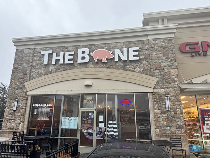 The Bone's stone fa&ccedil;ade might be in a shopping center, but that pink pig promises authentic barbecue bliss.