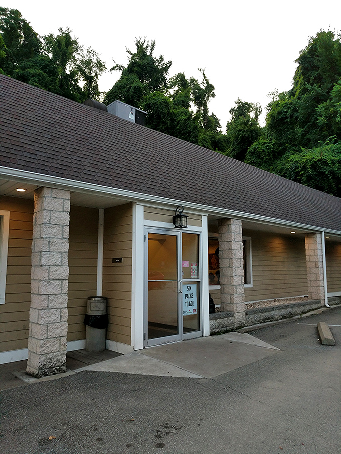 Vincent's unassuming exterior is the Clark Kent disguise for a Superman of Pittsburgh pizza.