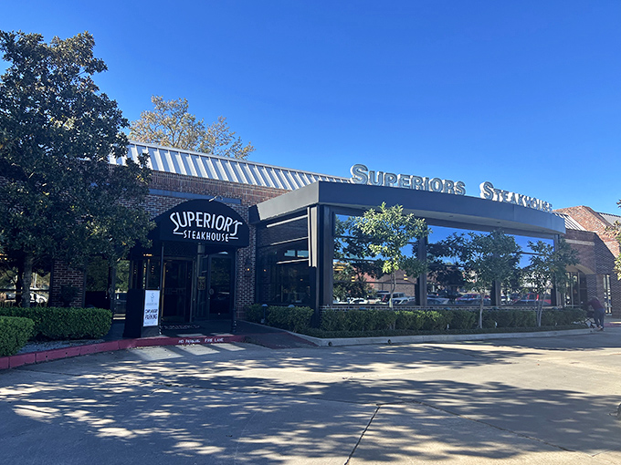 Modern on the outside, timeless on the inside. Superior's balances contemporary style with classic steakhouse tradition.