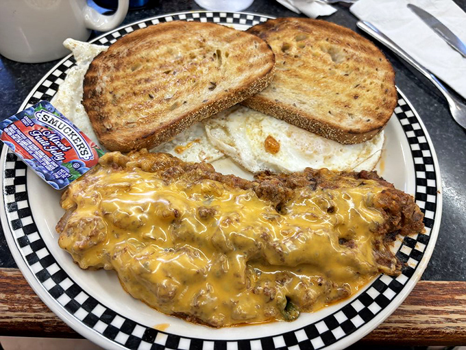 The menu at Lincoln's reads like a love letter to comfort food classics. No pretension, just honest-to-goodness deliciousness.