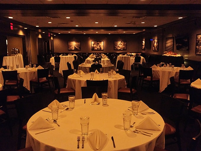 The dining room says, "Yes, we're serious about food," without the stuffiness that makes you afraid to laugh at your dinner companion's jokes.