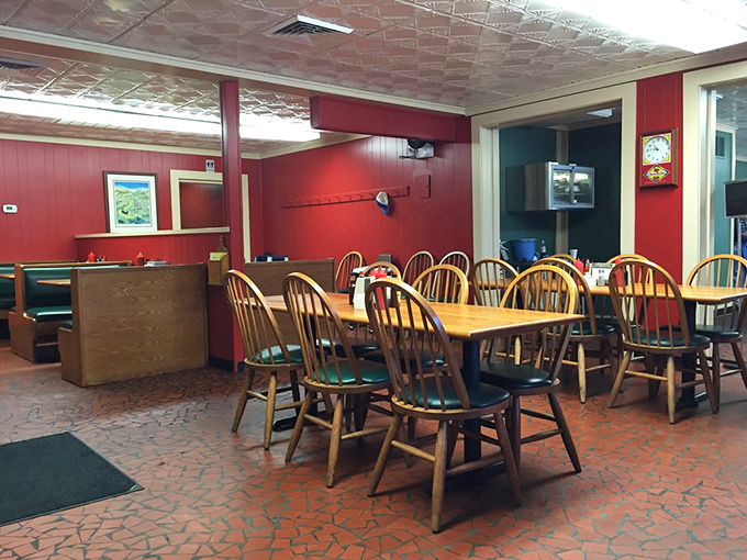 No Edison bulbs or reclaimed wood here&mdash;just honest dining where the d&eacute;cor takes a backseat to what's on your plate.