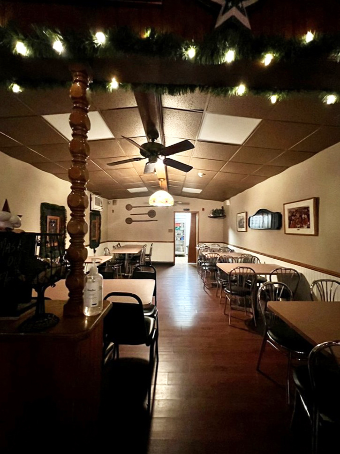 The dining room's vintage charm feels like stepping into your Italian grandmother's basement&mdash;if she happened to be a pizza savant.