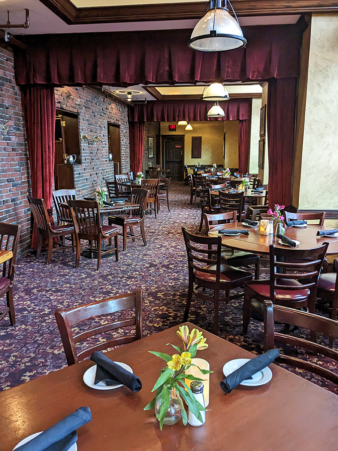 Classic steakhouse ambiance where every wooden booth has probably witnessed thousands of "mmm" moments and celebratory toasts throughout the decades.