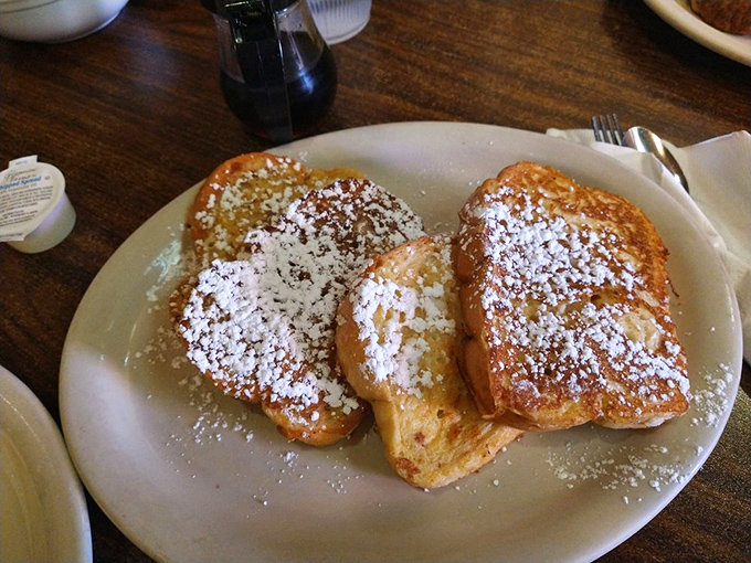 Crispy hashbrowns and a colorful omelet &ndash; the breakfast equivalent of a perfect dance partner, each complementing the other beautifully. 