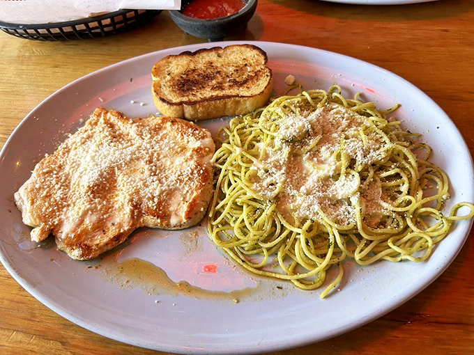 Italian-Mexican fusion that works? This lemon chicken pasta is the culinary equivalent of that unlikely friendship that ends up lasting decades.