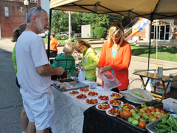 Fresh tomatoes at Guthrie's farmers market—where conversations with strangers about heirloom varieties are as nourishing as the produce itself.