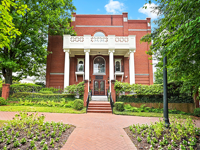 The James Madison Inn brings red-brick Georgia charm to downtown, offering hospitality that would make its presidential namesake proud.