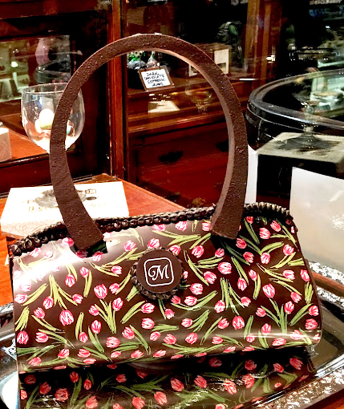 A chocolate purse that solves the age-old problem: "I love this bag, but I can't eat it." Until now, fashion friends, until now.