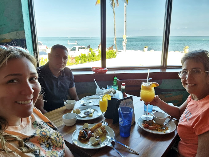 Happy faces and tropical drinks&mdash;the universal language of vacation mode. Those smiles say, "We made the right decision coming here."