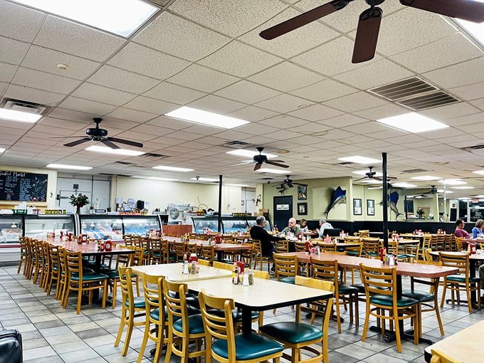 The dining room hums with the symphony of satisfaction&mdash;forks clinking, ice tinkling, and the occasional "Lord have mercy" after first bites.