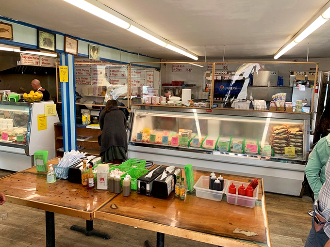 Behind this glass lies the makings of seafood dreams. Like a jewelry counter, but infinitely more delicious.