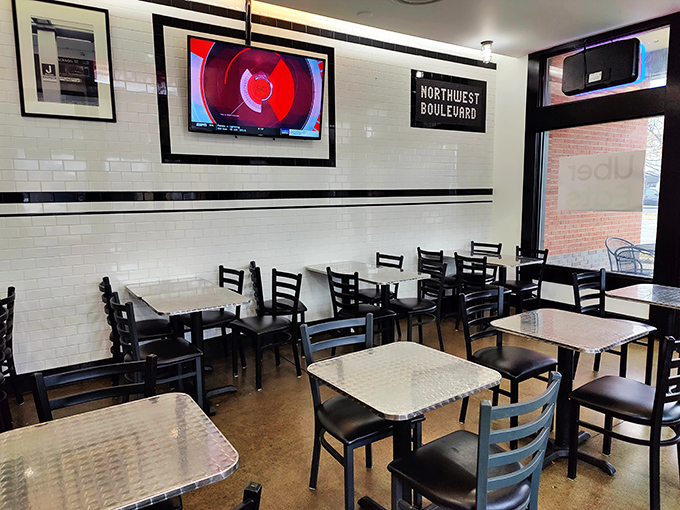 Clean white subway tile, classic dinette tables, and Chicago sports memorabilia – this is the dining equivalent of comfort food for your eyes.