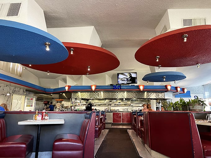 Red and blue ceiling discs hover like UFOs of style. The 1960s called—they're not asking for their decor back, they're admiring it.