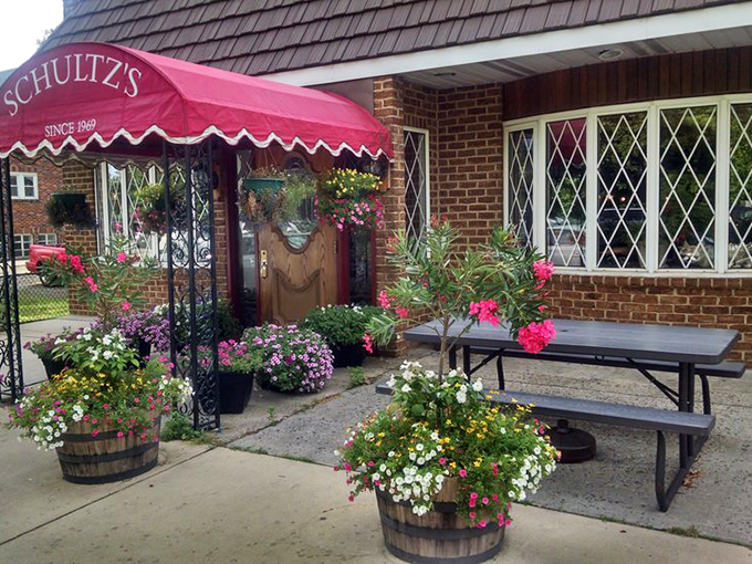 The brick exterior with its signature red awning has been welcoming hungry seafood pilgrims since 1969. Some traditions are worth preserving.