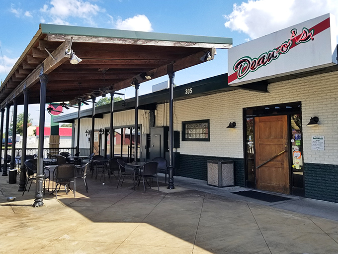 Deano's covered patio invites you to linger over one more slice while debating the merits of Cajun toppings.