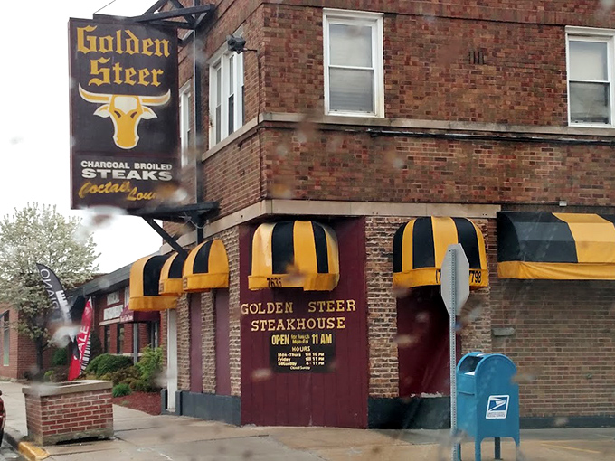 Retro sign, timeless taste! Golden Steer's vintage charm takes you back to when steakhouses were cultural institutions, not corporate concepts.