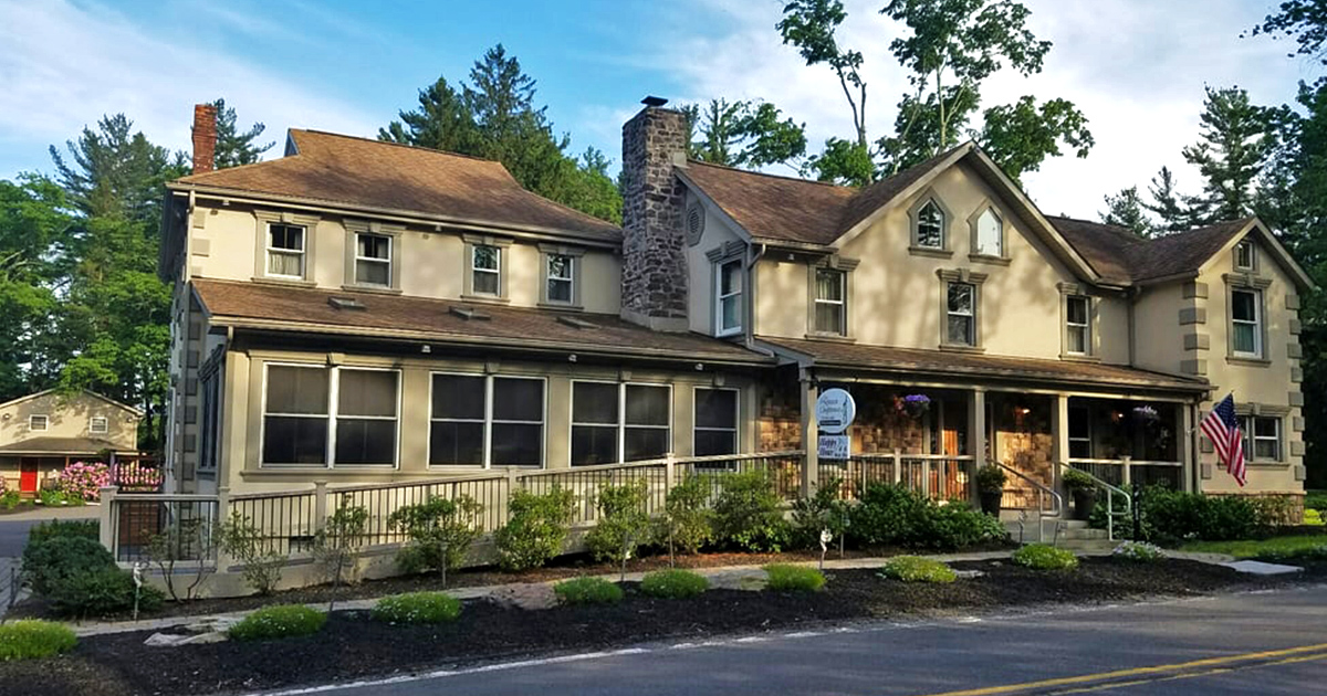 The unassuming exterior of Frogtown Chophouse proves once again that the best culinary treasures often hide in plain sight, beckoning hungry travelers with rustic Pennsylvania charm. 